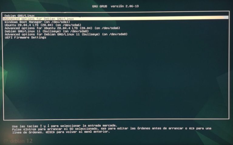 El menú de grub de Debian 12. Cómo se muestran todos los SO.